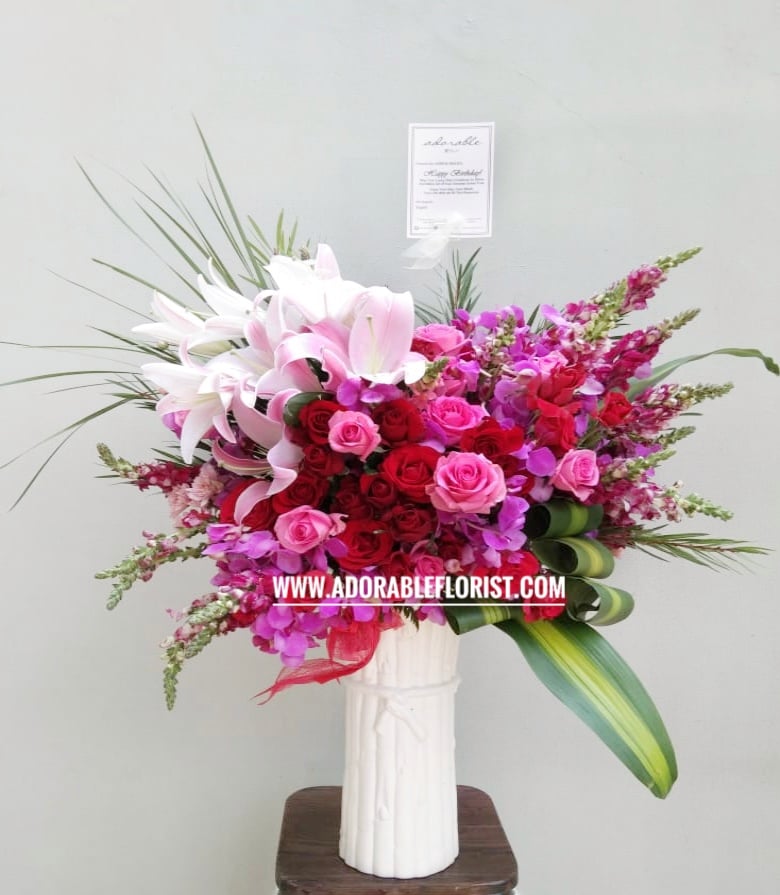 Jual Bunga Meja Tamu dan Lainnya dalam Vas yang Indah untuk Dekorasi ...